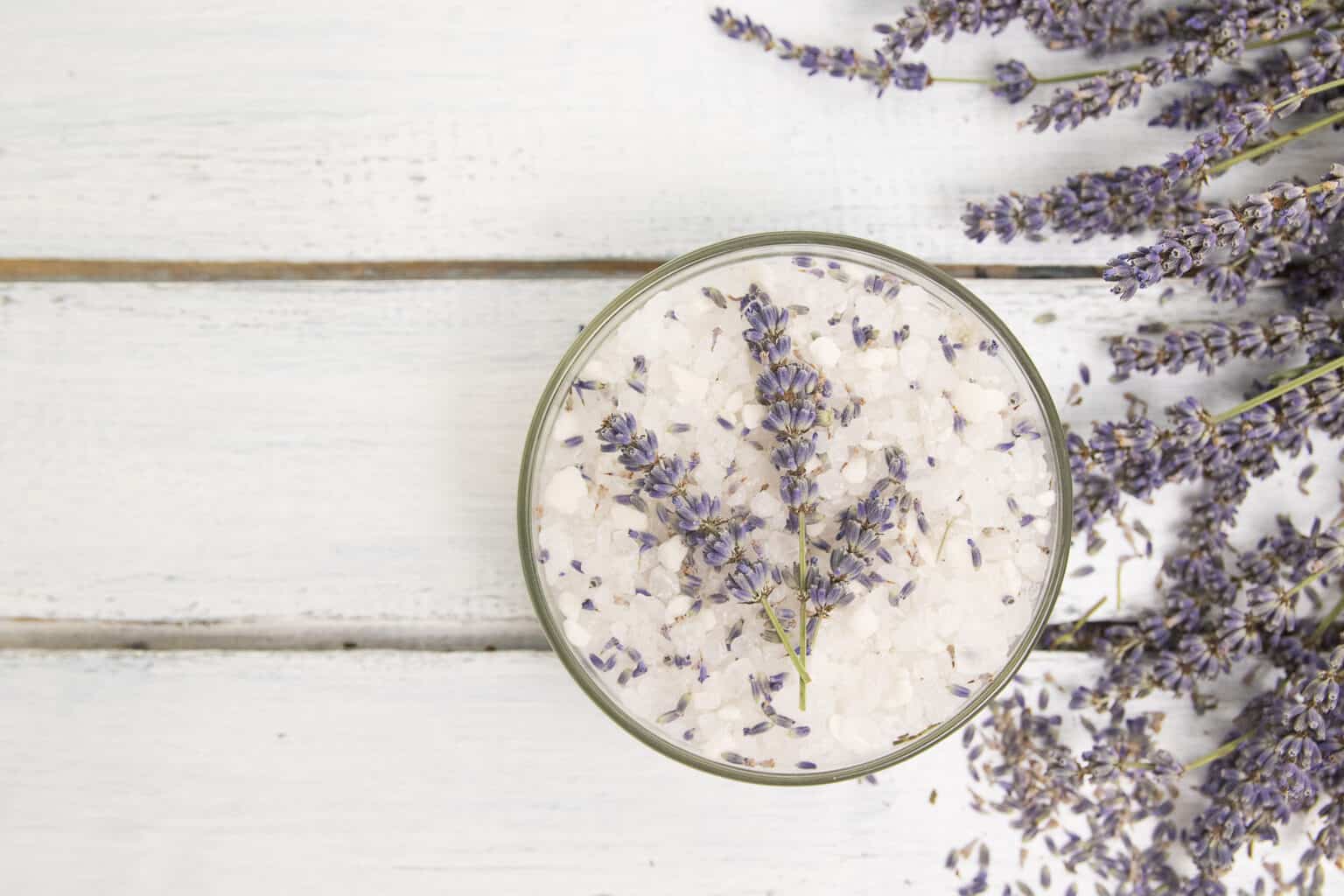 6 Safe Alternatives To Fabric Softener